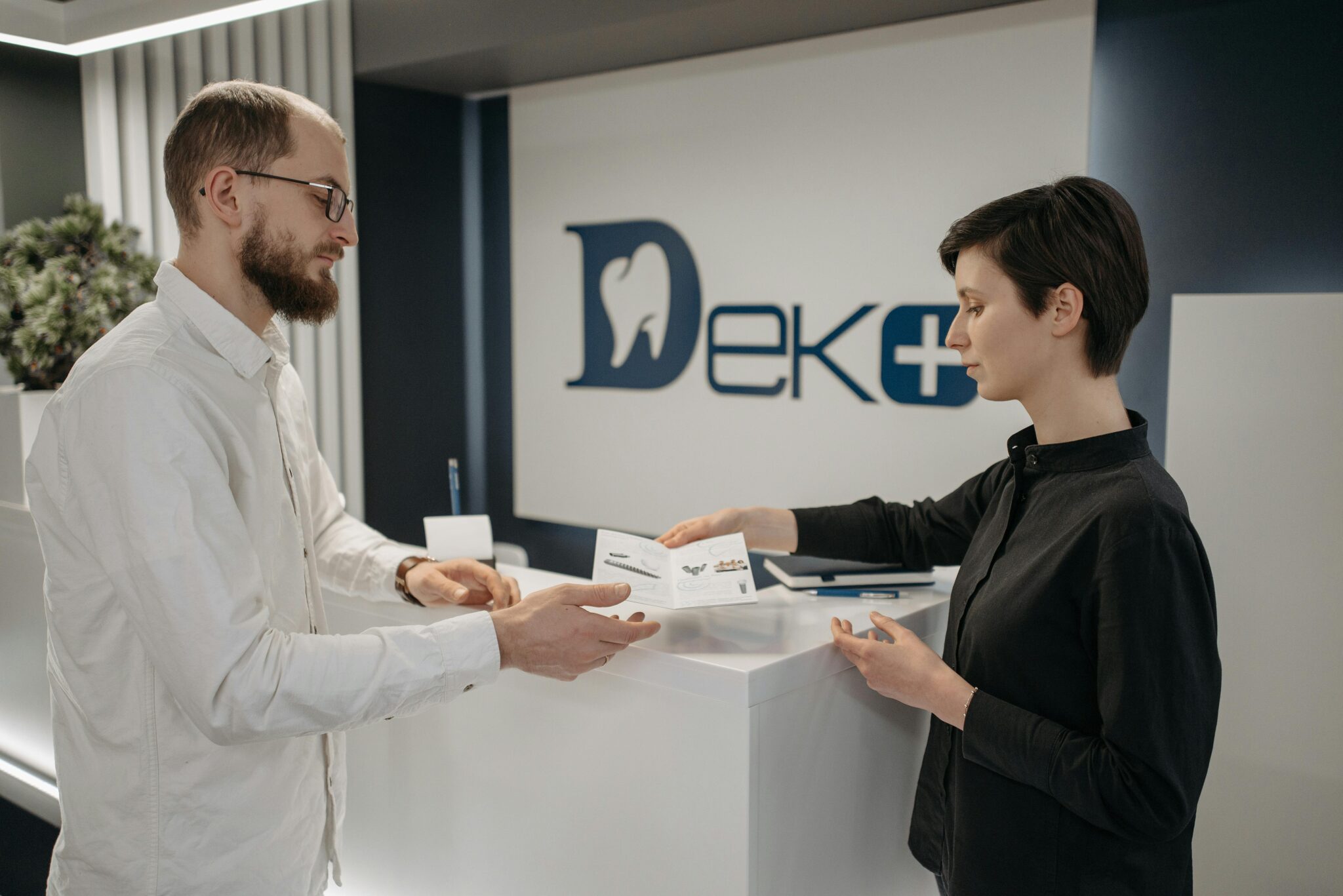 Best Dental Receptionist Phone Script Examples to Improve Patient Calls
